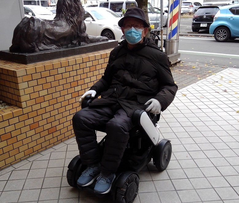 電動車椅子で眼科に : 麦の雨